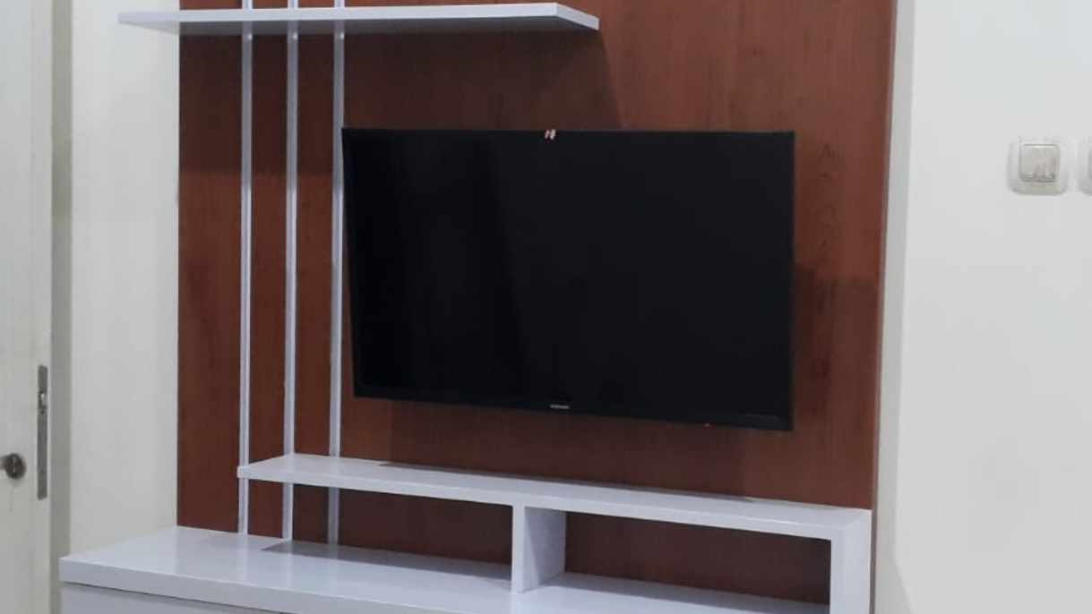 Backdrop TV Minimalis di IB4 Studio - IB4 Studio